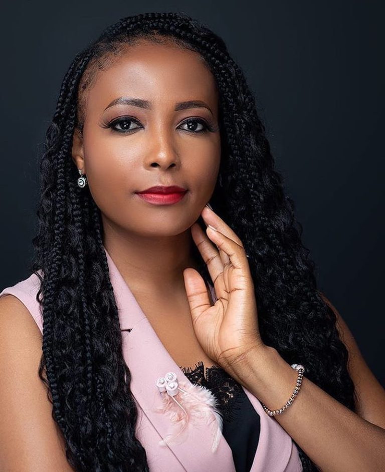 Lightweight Knotless Braids Ideas: Styles, Tutorials, Care - Curly Craze